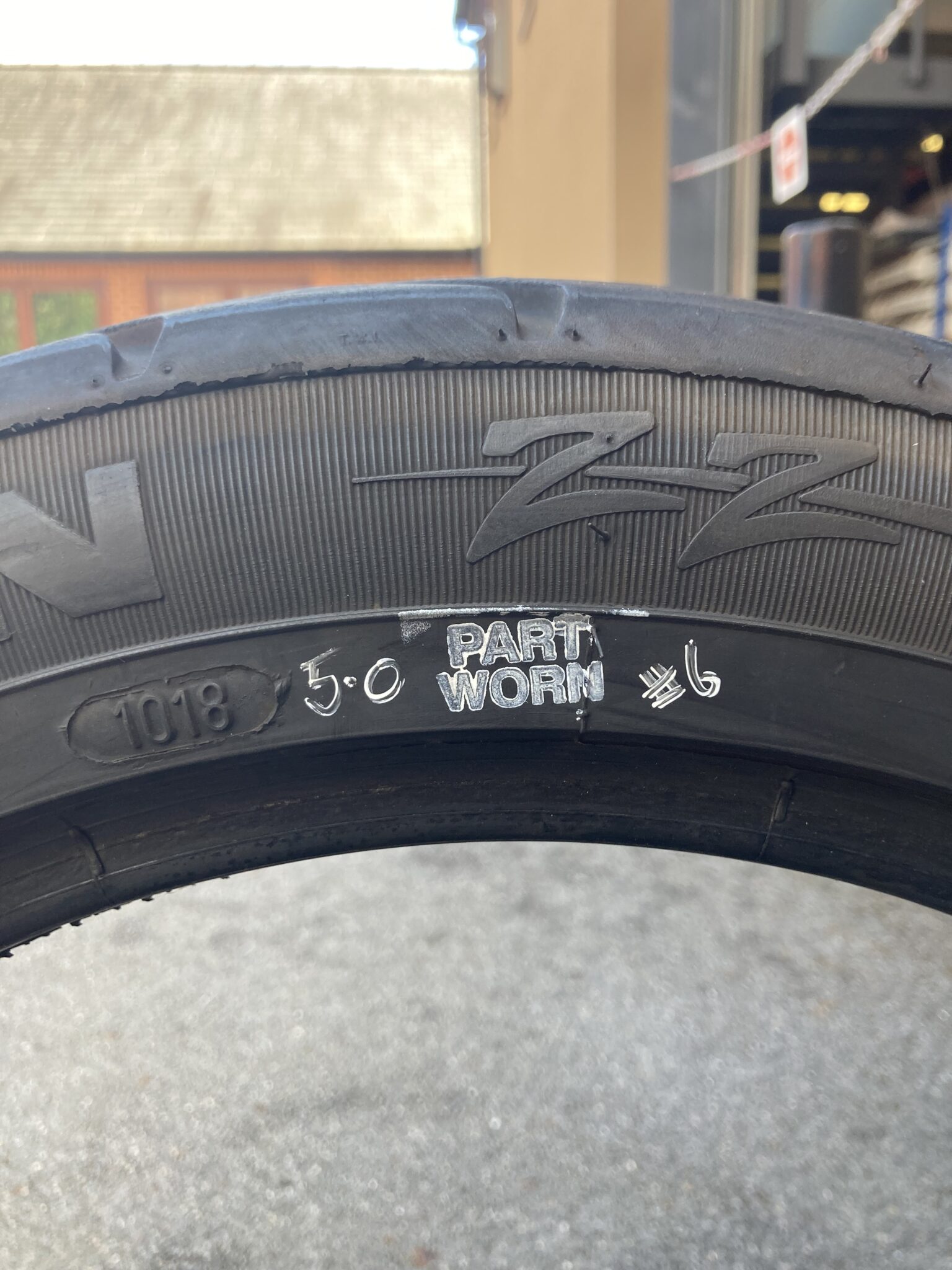 Item #6 Pair Avon ZZR - 195/50 R16 84W - Ariel Motor Company